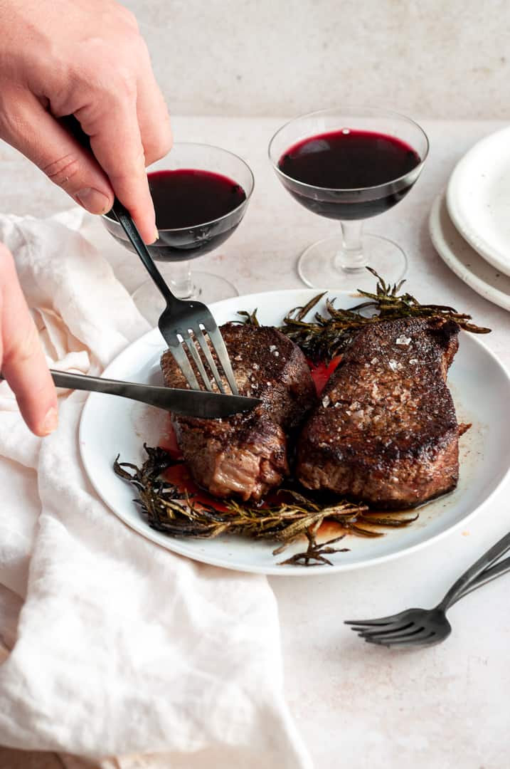 How to Cook Filet Medallions in a Skillet in 20 Minutes